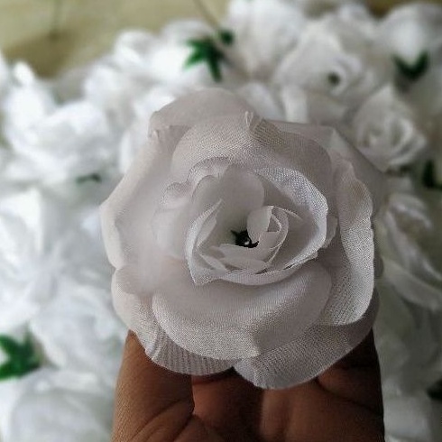 Jual mawar mini warna putih tanpa tangkai 6 cm | Shopee Indonesia