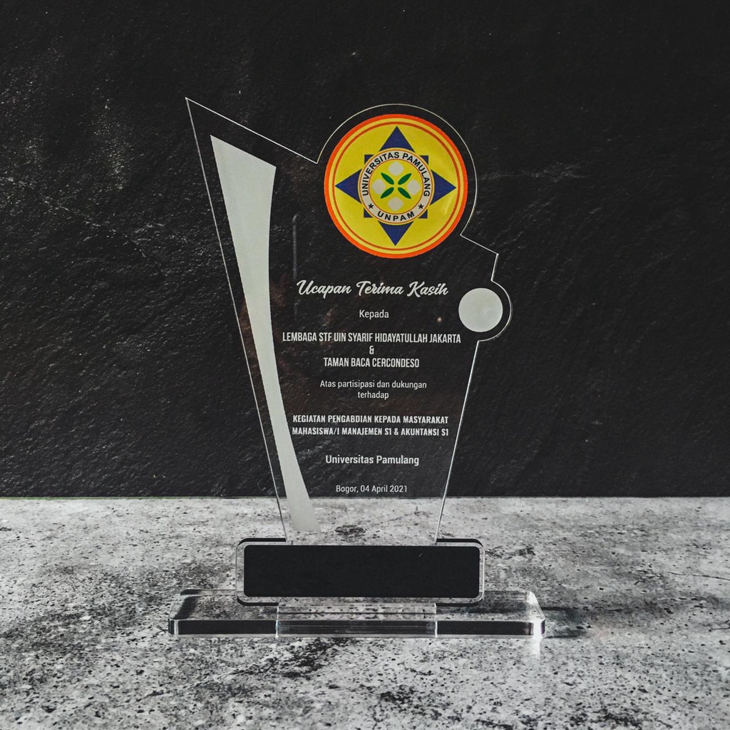 Jual Plakat Akrilik Custom /Piala Penghargaan / Thropy / Piala ...