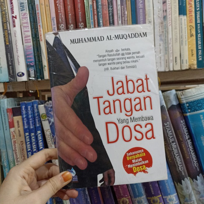 Jual Buku Jabat Tangan Yang Membawa Dosa Muhammad Al-Muqaddam original ...