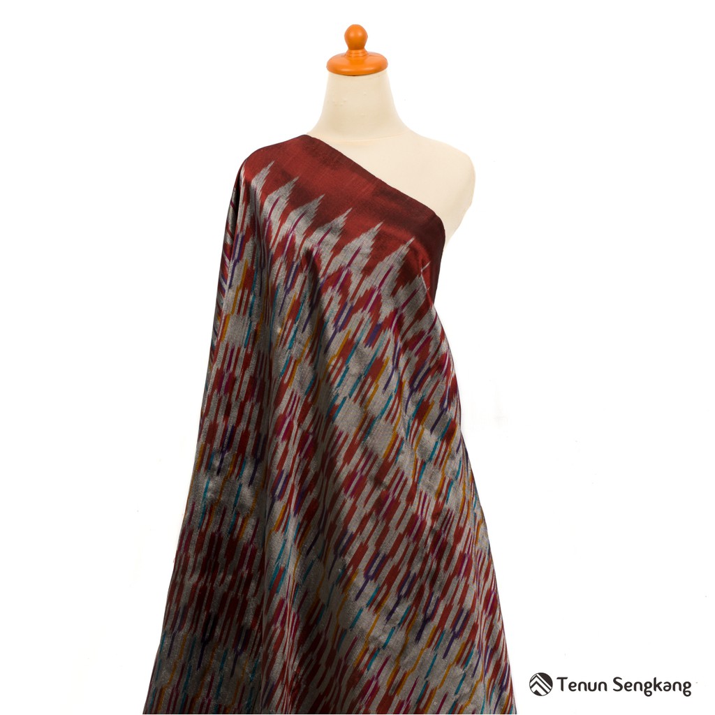 Jual Kain Tenun Ikat Sutra Bugis Makassar Marun - Tenun Sengkang IND-1210 (Harga per 0,5 Meter ...