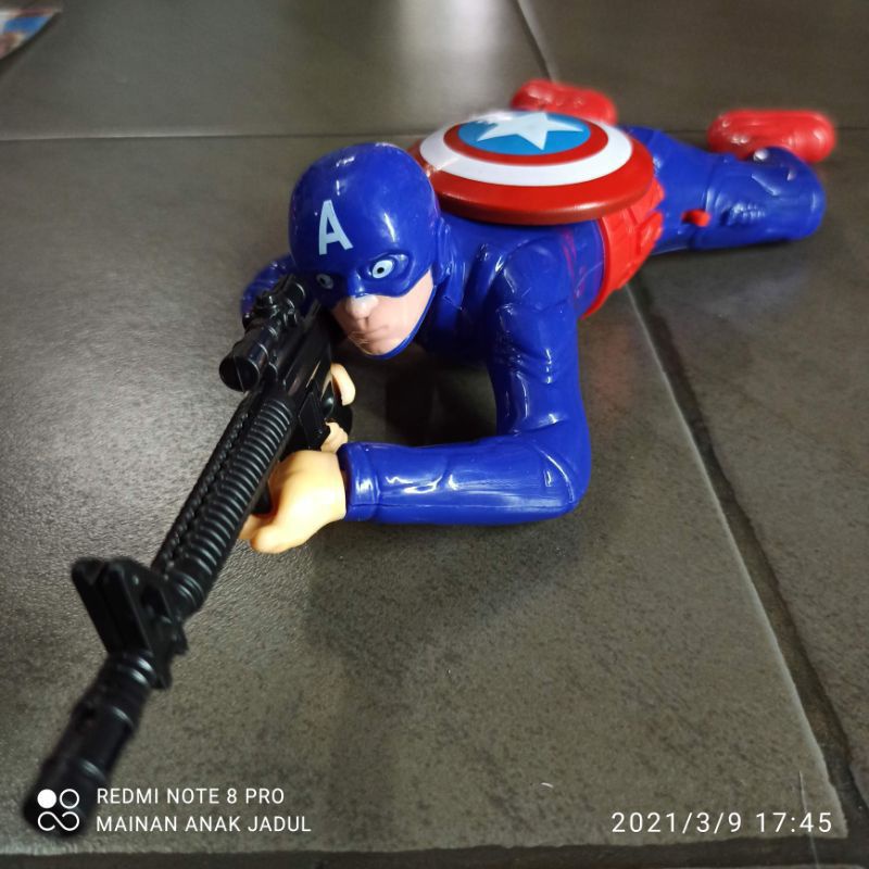 Jual Mainan Figur Super Hero Gerak Merayap Dan Bunyi Free Baterai ...