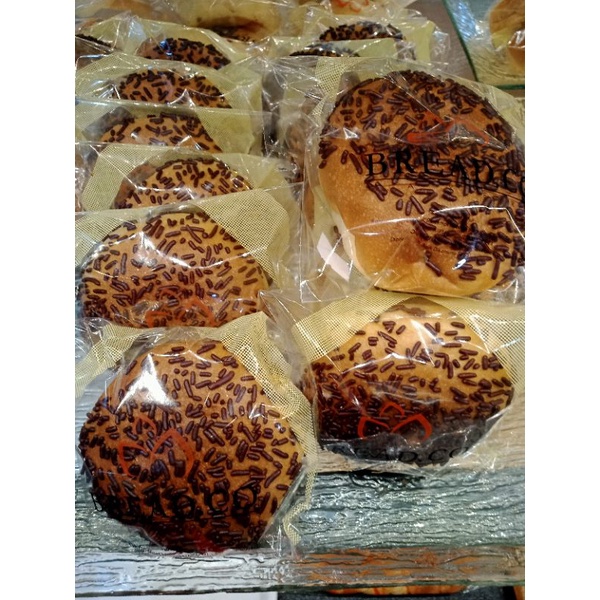 Jual Aneka roti manis dan asin Bread Co min order 6 pcs boleh mix ...