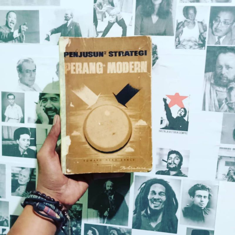 Jual Penjusun2 Strategi Perang Modern: Perkembangan Militer dari ...