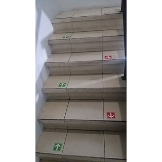 Jual Stiker Arah Panah - Tanda Naik Turun Tangga 10 x 10 cm | Shopee ...