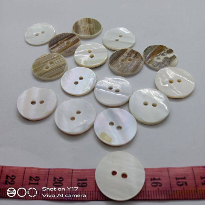 Jual kancing kerang jumbo grad A tebal ukuran 2cm | Shopee Indonesia