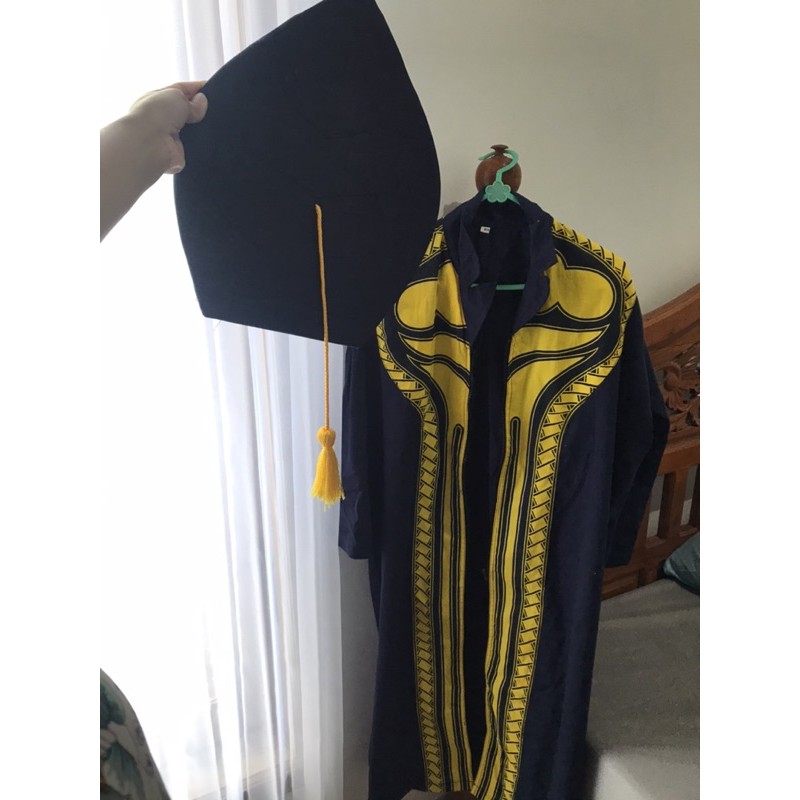 Jual Baju Toga dan Topi Toga UII Yogyakarta (preloved) | Shopee Indonesia