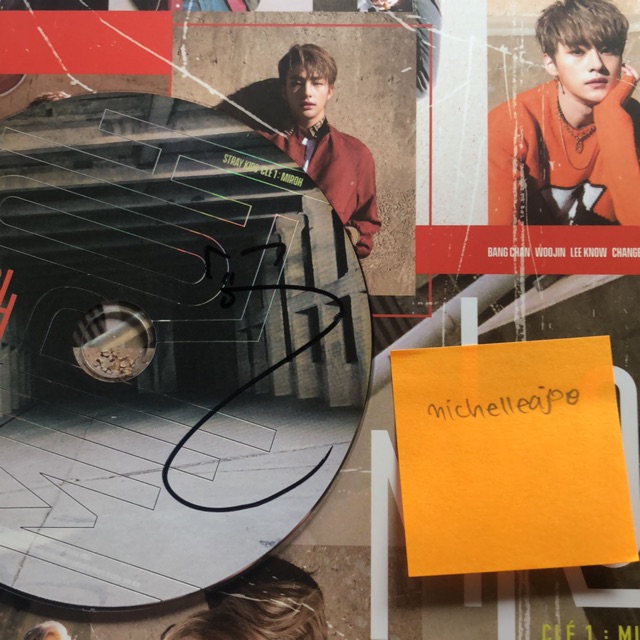 Jual MNET STRAY KIDS SIGNED CD | Shopee Indonesia