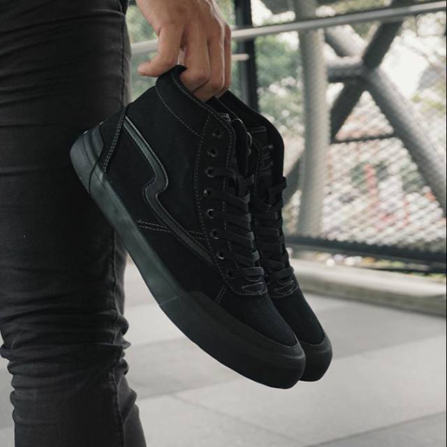 Jual Patrobas Ivan high all black | Shopee Indonesia