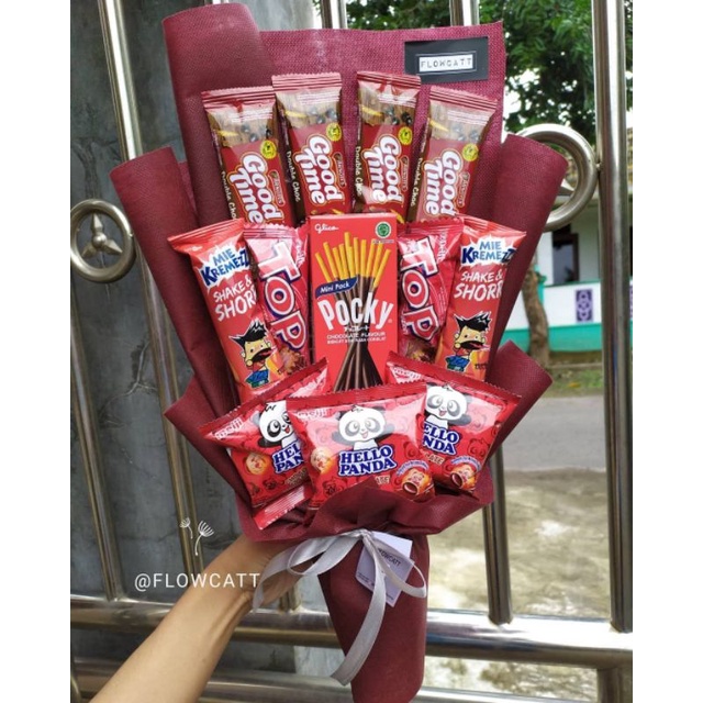 Jual Bucket Snack Serba Maroon / Buket Jajan / Bucket Jajan / Buket ...