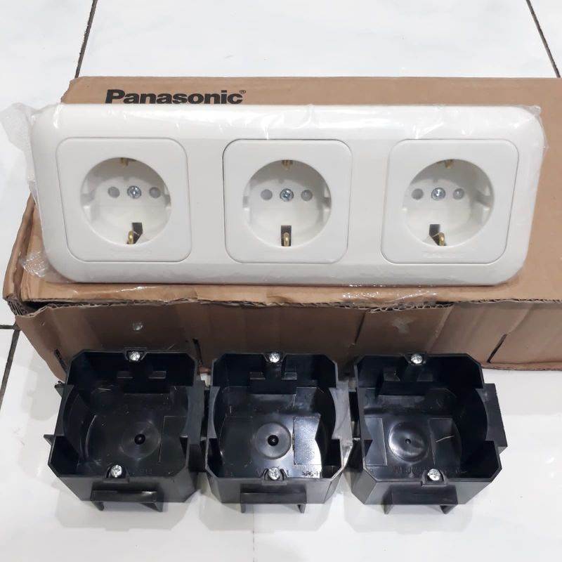 Jual PANASONIC Stop Kontak Triple CP Wide Series WEJ11217 + WEJ7823 ...