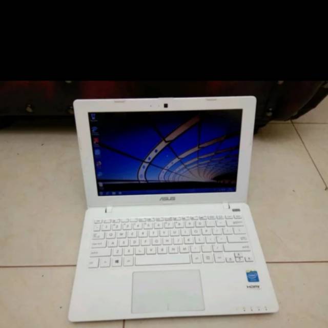 Jual Laptop asus x200 warna putih model slim 12inch | Shopee Indonesia