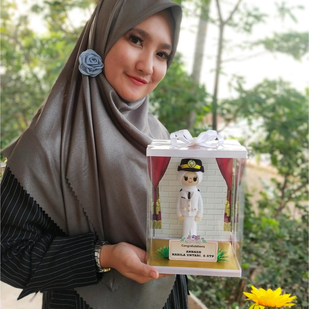 Jual Boneka Flanel IPDN Perempuan Box Mika Sedang | Kado Wisuda | Kado ...