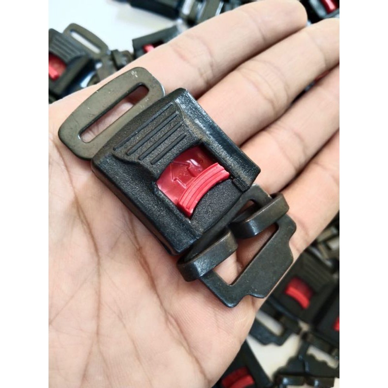 Jual gesper besi pengunci tali helm untuk semua merk helm (universal ...