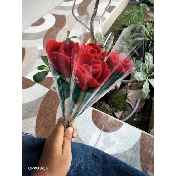 Jual Bunga mawar flanel/bucket bunga mawar satu tangkai Indonesia ...
