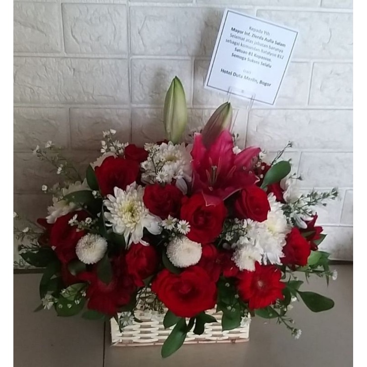 Jual rangkaian bunga segar/bunga ultah/bunga meja | Shopee Indonesia