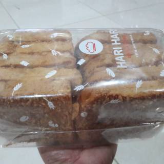 Jual Hari Biskuit /Roti Kenari Kering 400 gr - oleh2/ jajanan/ kue khas ...