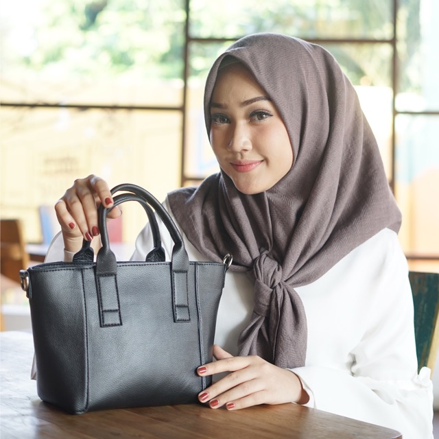 Jual Sunny Sling Bag - Reloashop - Reloastory - Tas Selempang Wanita ...