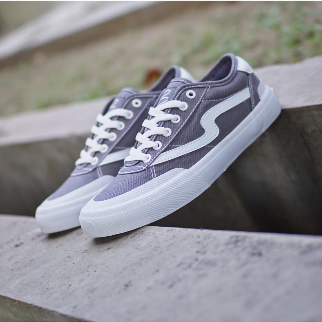 Jual Patrobas Ivan Low Original Sepatu Local Brand Indonesia - Grey ...