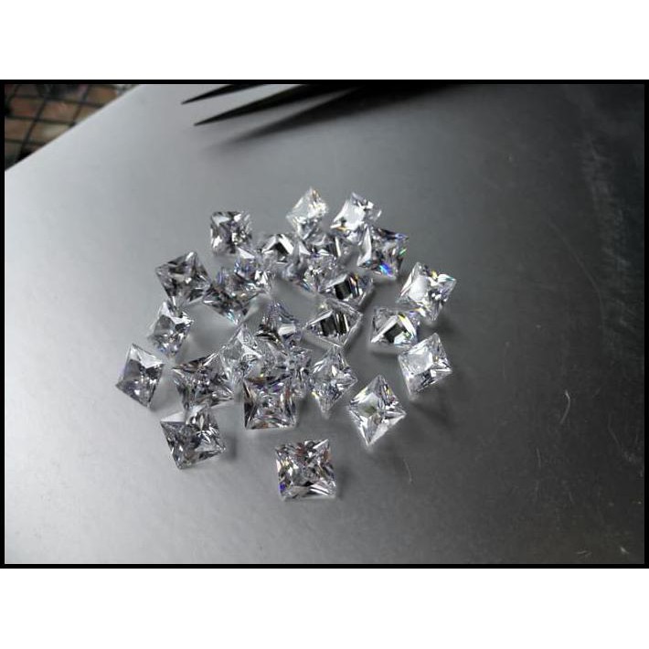 Jual Permata Princess Cut 8X8 Cubic Zirconia Grade A5 | Shopee Indonesia