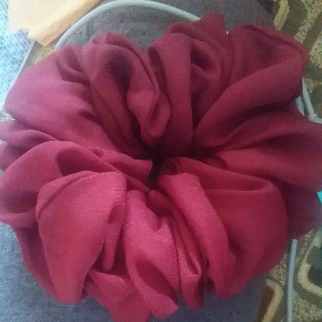 Ikat rambut Cepol hijab Scrunchie Jumbo | Shopee Indonesia
