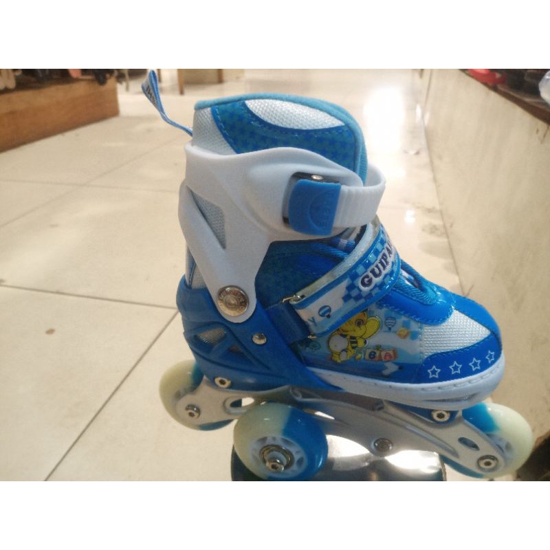 Jual sepatu roda anak karakter full lampu dan warna roda pelangi karet ...