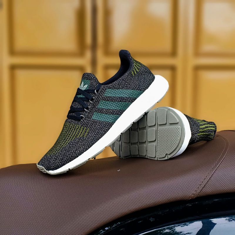 Jual Sepatu Running Pria Adidas Swift Run Original, Sneakers Cowok ...