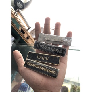 Jual Nametag / nama dada / name tag dada / name tag kuningan peniti ...
