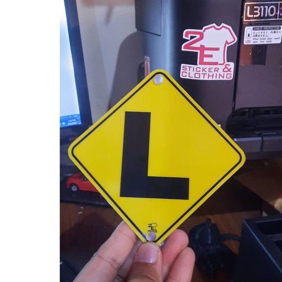 Jual Gantungan Kaca Simbol L Learner ( Car Window Sign ) | Shopee Indonesia