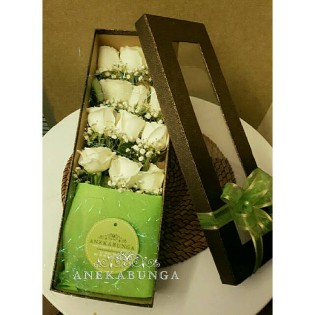 Jual Rangkaian Fresh Flower Box Bunga Kotak Mawar Putih Asli kado ...