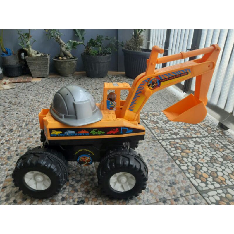 Jual Mainan Excavator Mobil Beko (FREE HELM) | Shopee Indonesia