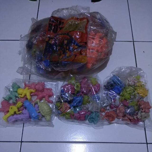 Jual Mainan jadul anak th 90an figur plastik gundam dan dragon Ball ...