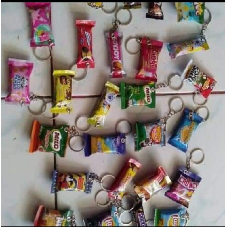 Jual Gantungan kunci miniatur Snack Souvenir pernikahan/Ulang tahun 1 bungkus isi 100pcs ...
