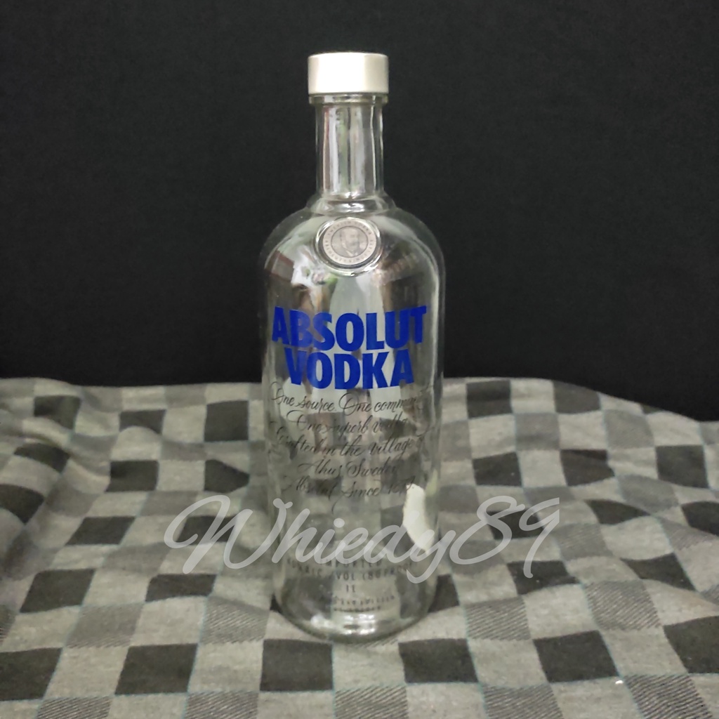 Jual Botol bekas miras Absolut vodka buat pajangan | Shopee Indonesia