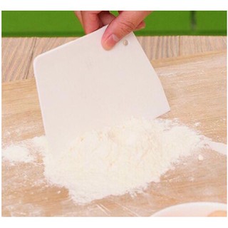Jual Scraper Putih Polos Besar Pemotong Adonan Dough Roti Donat 9x13 cm ...
