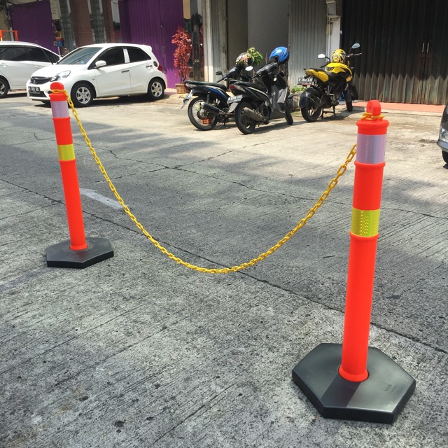 Pembatas Jalan Stickcone + Rantai (8mm x 2.5 meter) | Shopee Indonesia