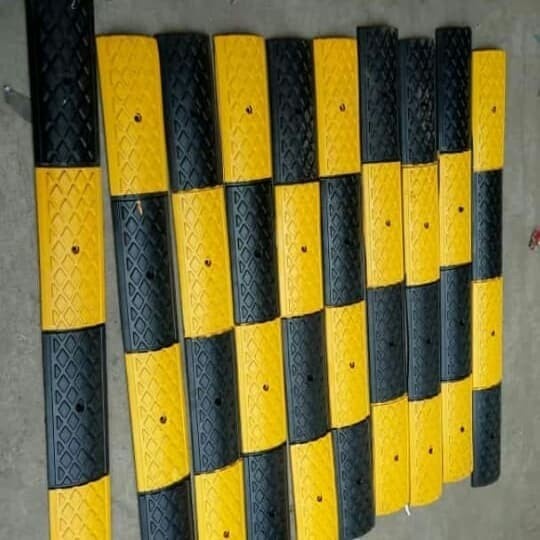 Jual Rubber Speed Bump Hitam Kuning - Polisi Tidur Kejut Karet - 10 Cm ...