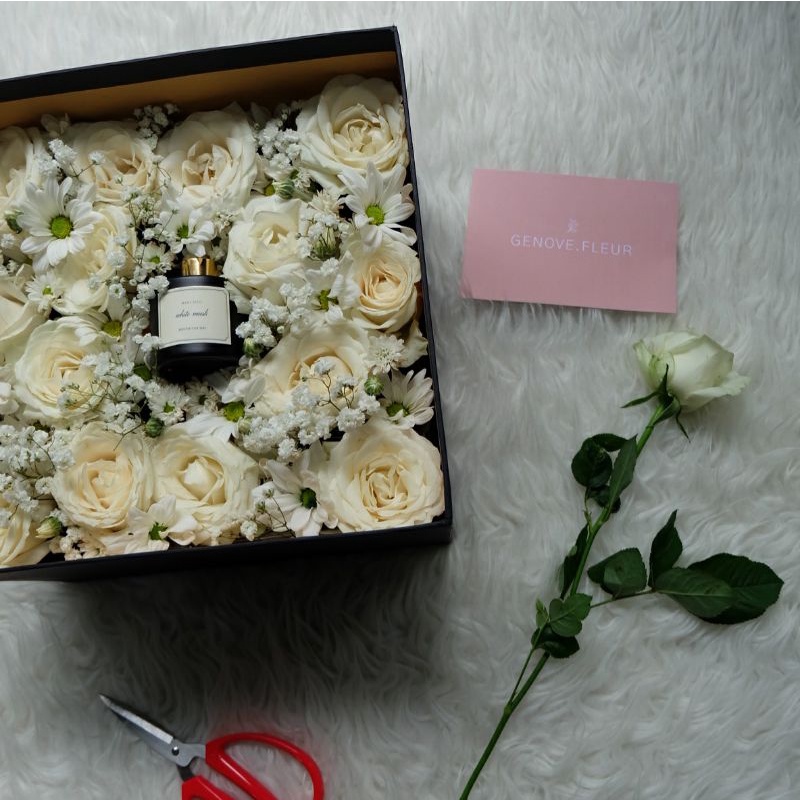 Jual white roses bloom box / bunga box / kotak bunga / bunga segar ...