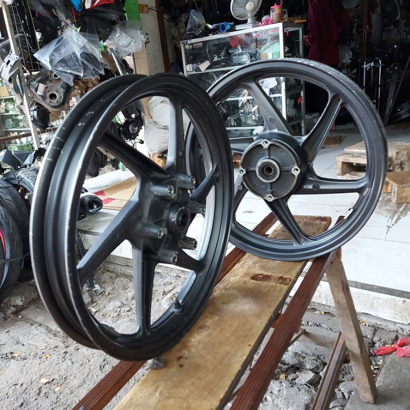 Jual VELG RACING PELEK RODA OLD CB 150R ORIGINAL | Shopee Indonesia