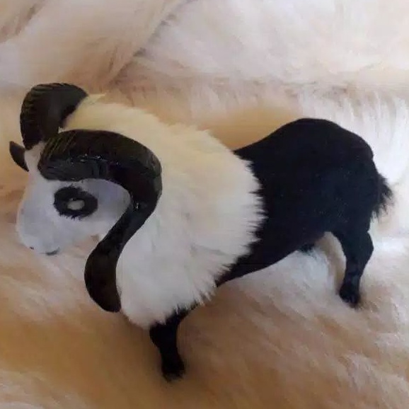 Jual Miniatur Domba Adu Garut / Koleksi Rak Hiasan Domba Adu / Mainan ...