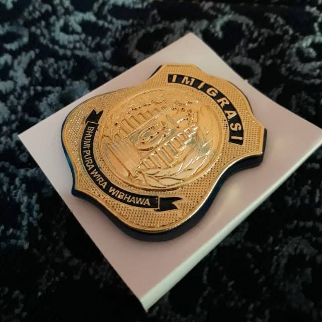 Jual Pin kewenangan imigrasi kemenkumham | Shopee Indonesia