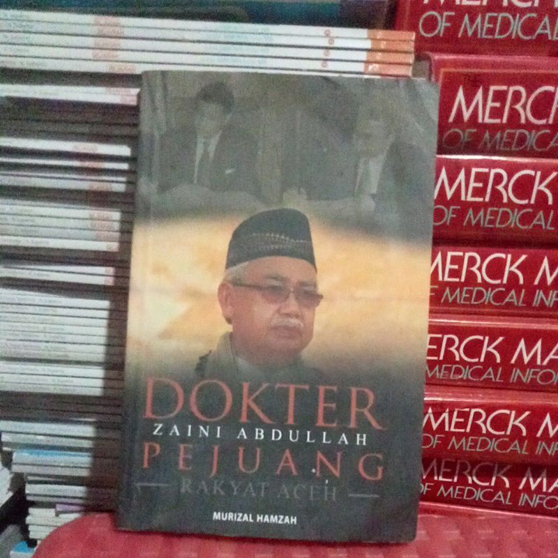 Jual buku biografi dokter Zaini Abdullah pejuang rakyat Aceh | Shopee ...