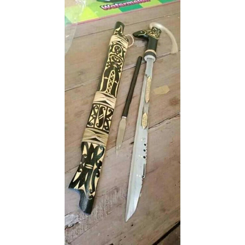 Jual Mandau senjata dayak pusaka khas suku dayak asli kalimantan motif ...