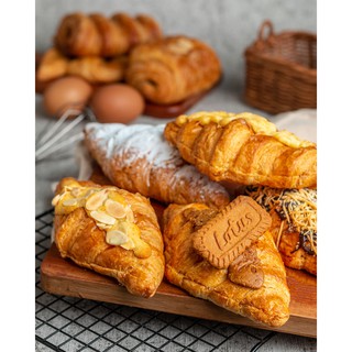 Jual Aneka Croissants & Pastries pilih Variants - MISOL Pastry & Bakery ...