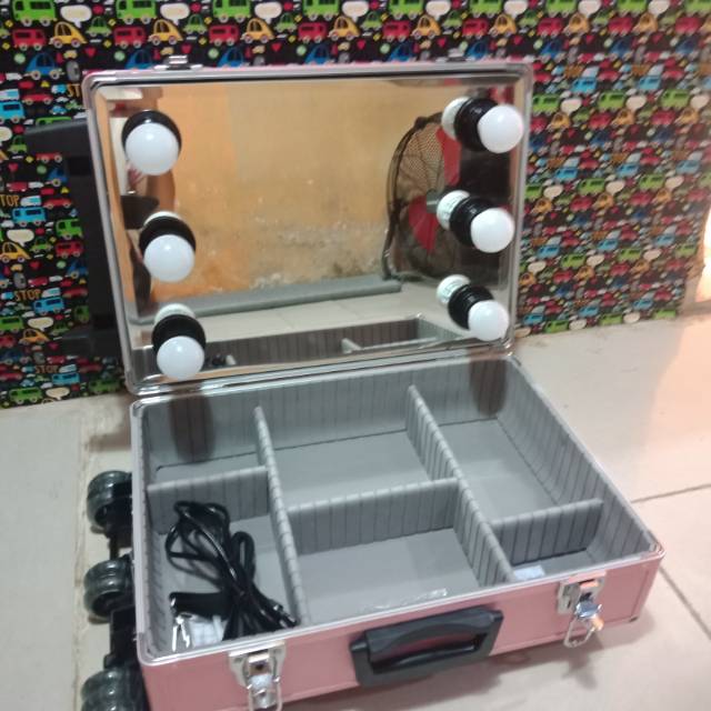 Jual tempat makeup / beauty case / koper makeup lampu warna silver ...