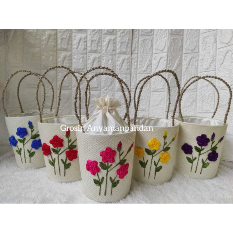 Jual Tas Pandan EMBER PUTIH SULAM BUNGA WARNA Keranjang Parcel Tas ... Jual Tas Pandan EMBER PUTIH SULAM BUNGA WARNA Keranjang Parcel Tas ...
