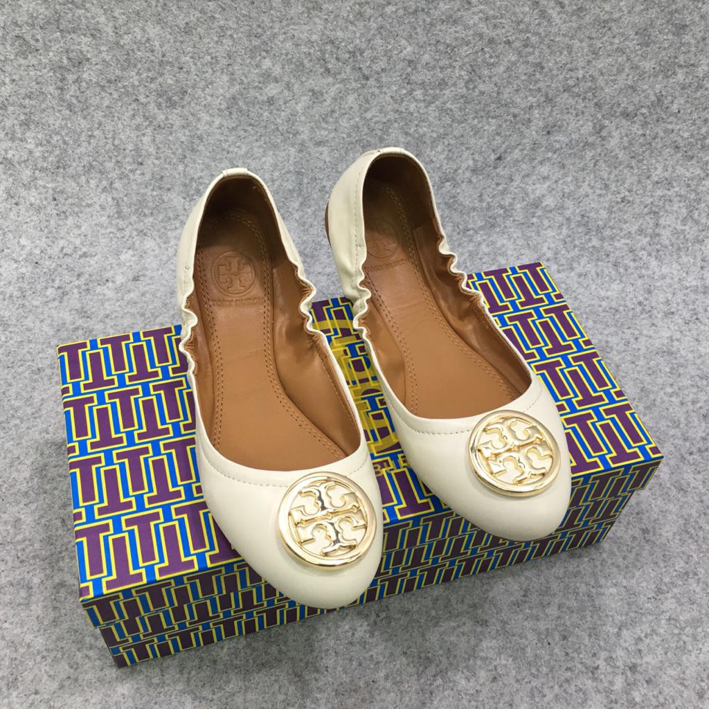 Jual Sepatu Tory Burch Ballerina Putih Cream Logo Logam Gold Emas ...