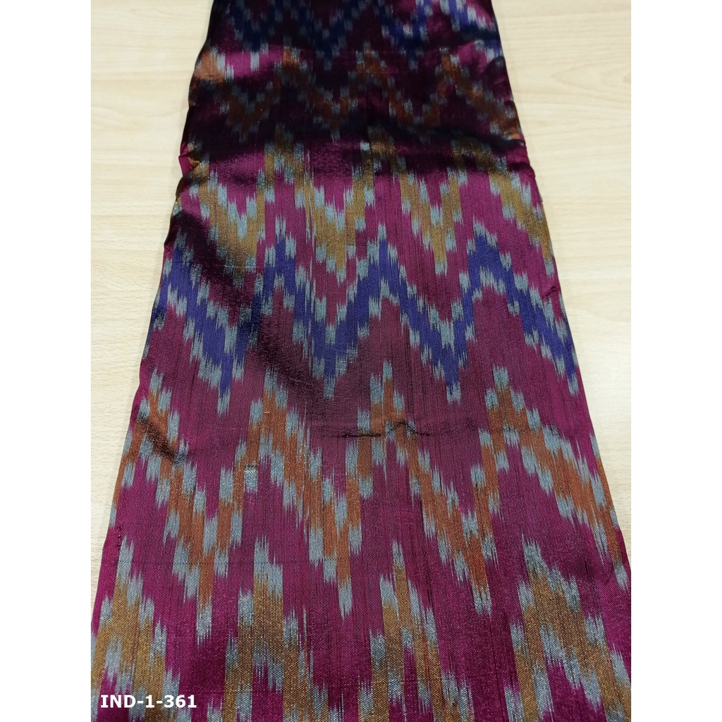 Jual Kain Tenun Ikat Sutra Bugis Makassar Magenta - Tenun Sengkang IND-1-361 (Harga per 0,5 ...