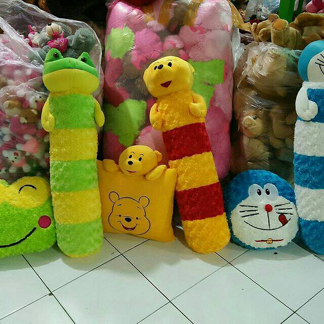 Jual Bantal guling set boneka karakter hello kitty / doraemon / keropi ...