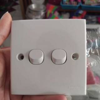 Jual Saklar Tanam Tembok Dinding isi 1 sampai 6 gang merk Clipsal ...