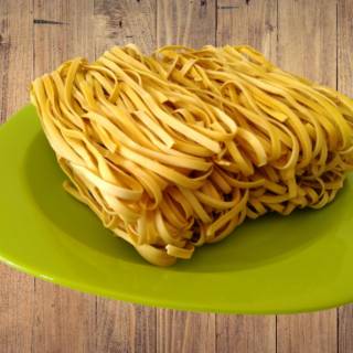 Mie Bakmie Jawa Gepeng Lebar Cap Dua Gunung Mas Mi Nyemek Mentah ...